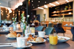 Pequeno-almoço tipo buffet diário (15.00 EUR por pessoa) 