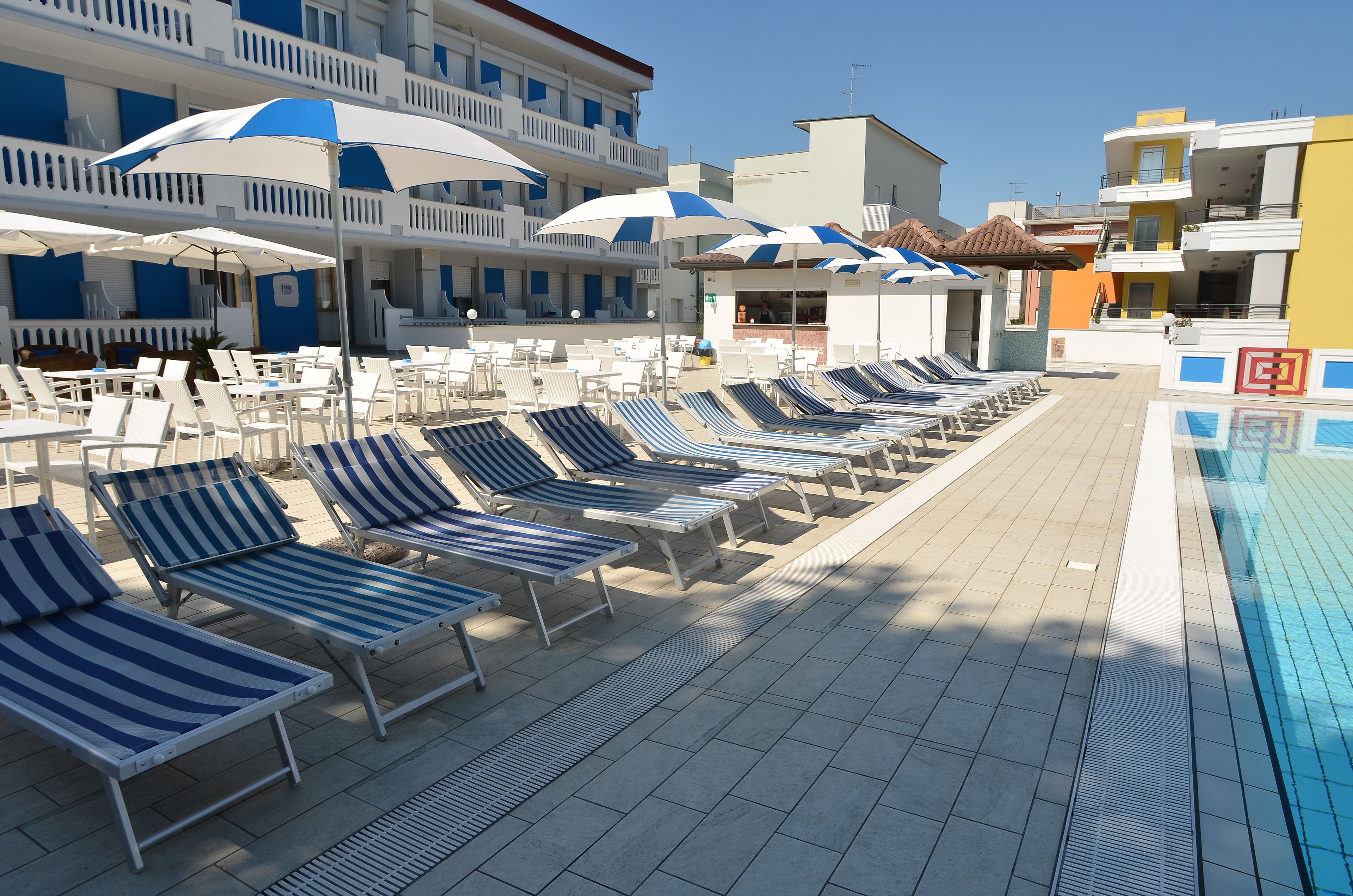 Piscina externa sazonal