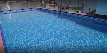 Piscina exterior, uma piscina no terraço