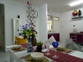 Apartamento, 4 quartos | Refeições no quarto