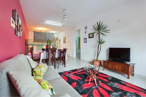 Apartamento, varanda | Sala | TV de ecrã plano 