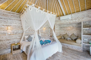 Casa de campo luxo | Frigobar, cofres nos quartos, escrivaninha, quartos à prova de som