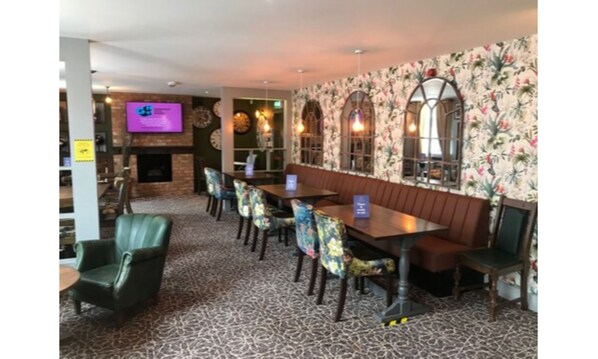 Pequenos-almoços, almoços e jantares servidos