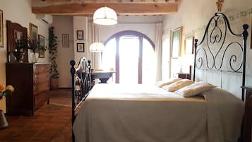 Secretária, Wi-fi grátis, roupa de cama fornecida