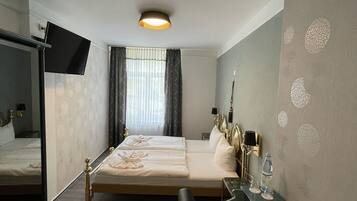 Quarto casal | Roupas de cama premium, escrivaninha, quartos à prova de som