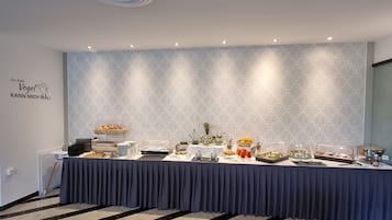 Café da manhã com buffet diário (EUR 10 por pessoa)
