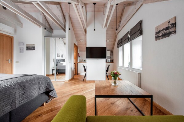 Suíte estúdio presidencial, 1 cama Queen e sofá-cama, vista para o rio | Escrivaninha, espaço de trabalho para notebook, quartos à prova de som