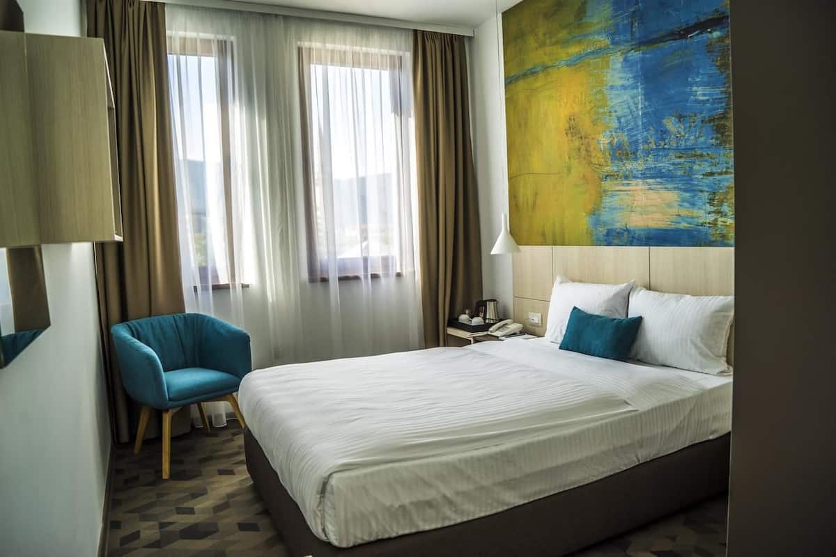Quarto solteiro | Frigobar, cofres nos quartos, escrivaninha, quartos à prova de som