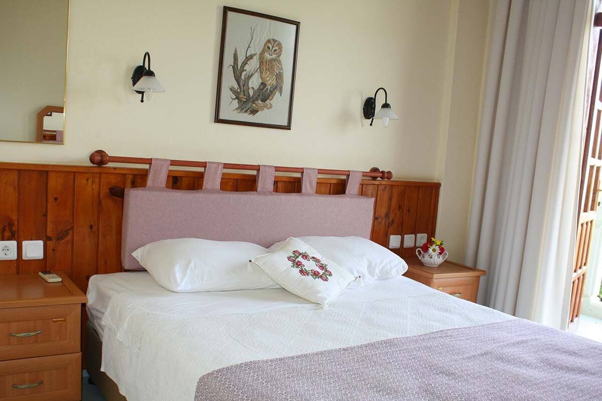 Quarto Duplo | Secretária, berços/camas para crianças grátis, Wi-fi grátis