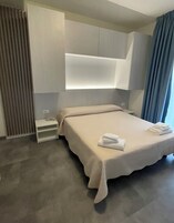 Quarto casal ou duplo | Cofres nos quartos, escrivaninha, Wi-Fi de cortesia