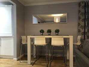 Apartamento Superior, 2 quartos (Apartment 1) | Refeições no quarto