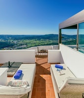 Quarto casal superior, terraço | 1 quarto, roupas de cama premium, frigobar, cofres nos quartos