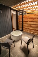 DOBLE SEGUNDO PISO CON BALCON COMPARTIDO | Roupas de cama premium, cofres nos quartos, individualmente decorados