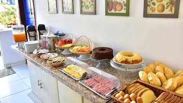 Café da manhã continental grátis todos os dias