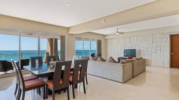 Apartamento em Condomínio Fechado | Refeições no quarto