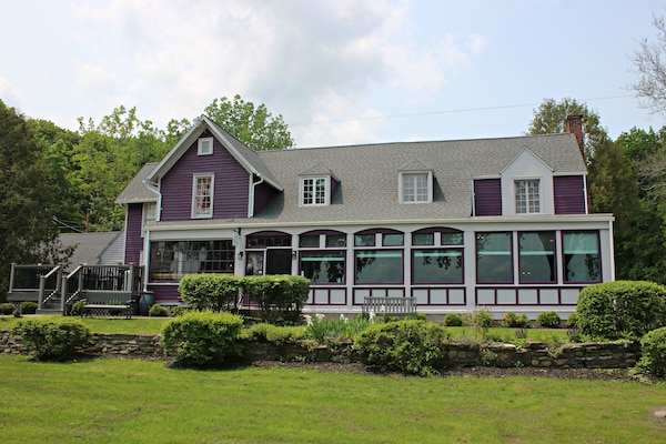 Plum Point Lodge - Seneca Lake, NY