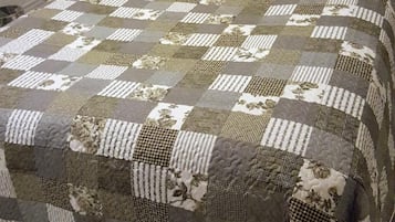 Com decoração personalizada, com mobília individualizada