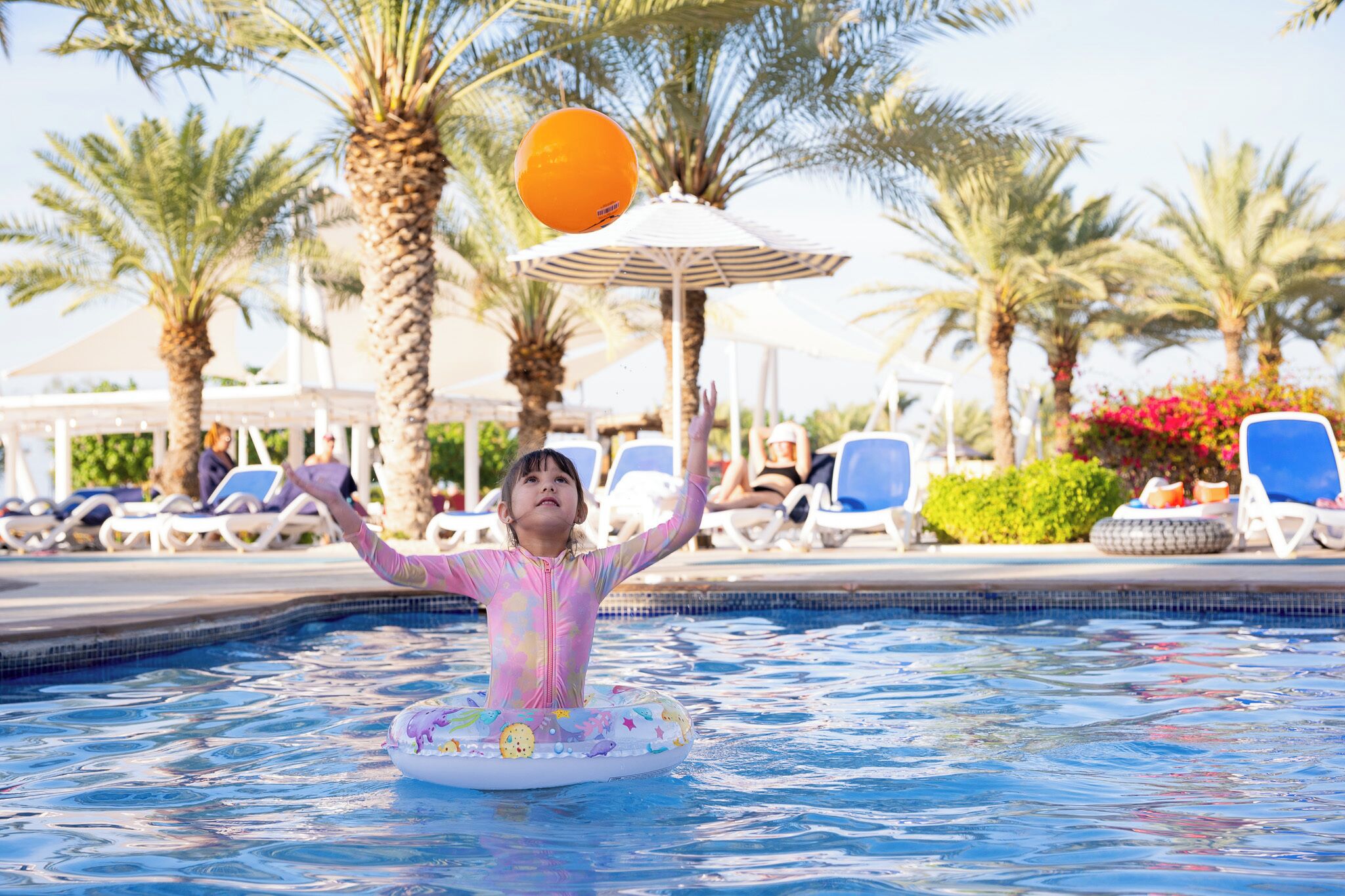 2 piscinas exteriores, guarda-sóis, espreguiçadeiras 