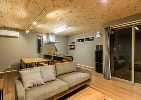 Casa, 2 quartos, para não fumantes (Private Vacation Home 103) | Cozinha privada | Geladeira, micro-ondas, cooktop, chaleira elétrica