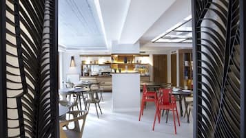 Café da manhã com buffet todos os dias mediante uma taxa