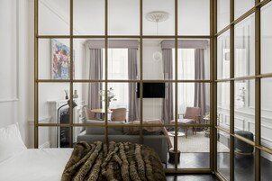 Large Studio Apartment | Roupa de alta qualidade, cofre no quarto 