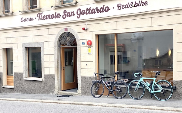 Bed&bike Tremola San Gottardo - スイス