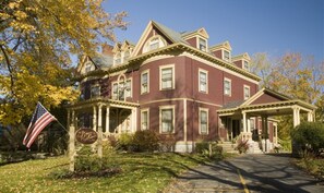 Berry Manor Inn in Rockland: Find Hotel Reviews, Rooms, and Prices on ...