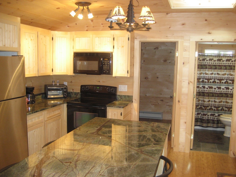 Newly Renovated Rustic Cabin - Ossipee, NH