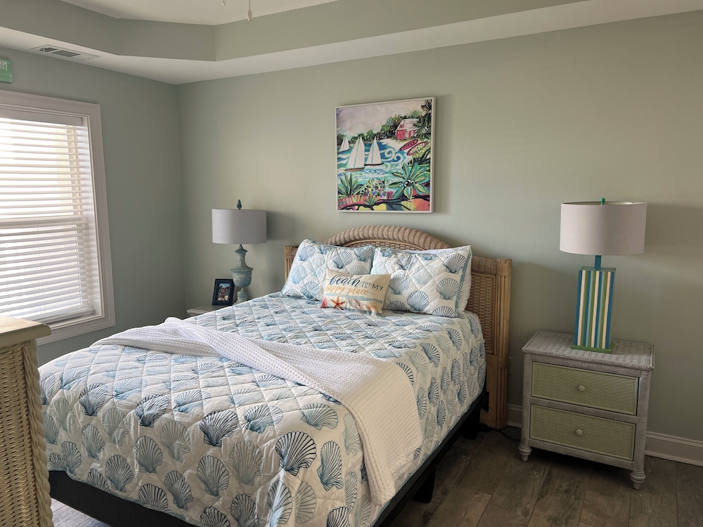 Just Remodeled!! A Few Steps To The Beach In Beautiful 3 Bedrm Oceanfront Condo! - Tybee Island