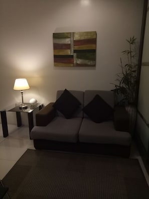 Condo (Finland Room) | Sala de estar | TV de tela plana