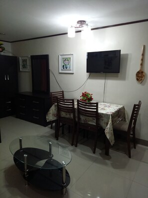 Condo (Finland Room) | Área de estar | TV de tela plana