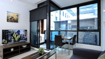 Apartamento Standard, 1 quarto | Sala de estar | Smart TV