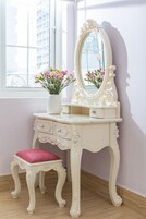 Quarto Familiar | Minibar, cofre no quarto, secretária, quartos insonorizados 