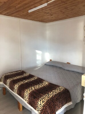 Bangalô básico, 1 quarto, banheiro compartilhado (2 pax) | Wi-Fi de cortesia