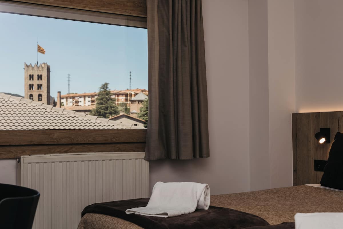 Quarto Duplo ou Twin, Vista para a cidade | Wi-fi grátis, roupa de cama fornecida