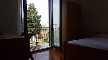 Estúdio clássico, 1 quarto, cozinha, vista para o pátio | Vista do quarto