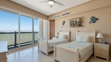 Apartamento em Condomínio Fechado | Vista do quarto