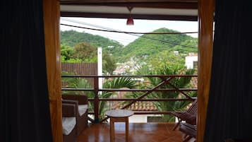 Suíte estúdio com design assinado, 1 quarto, sacada, vista para o oceano | Sacada