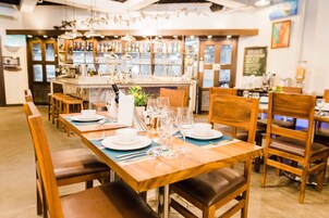 Café da manhã com buffet todos os dias mediante uma taxa