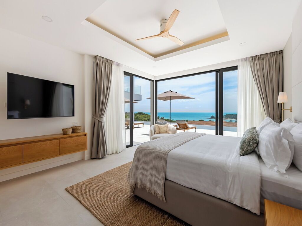 Villa Design | Cofre no quarto, com decoração personalizada 