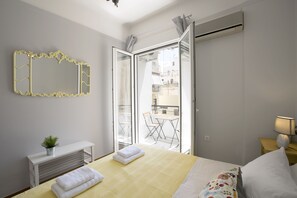 2 quartos, secretária, ferro/tábua de engomar 