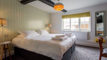 Quarto Duplo ou Twin Deluxe, 1 cama king-size | Cofre no quarto, secretária