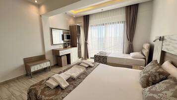 Quarto família, vista para o mar | Roupas de cama premium, quartos à prova de som, Wi-Fi de cortesia
