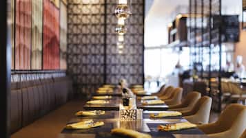 2 restaurantes, pequenos-almoços servidos, cozinha regional