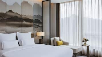Suite Deluxe, 1 cama king-size, acesso ao Club Lounge | 1 quarto, minibar, cofre no quarto, com decoração personalizada