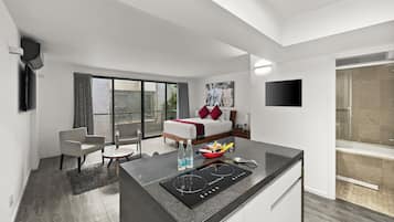 Suite Deluxe, 1 cama queen-size | 1 quarto, minibar, cofre no quarto, cortinas/cortinados opacos