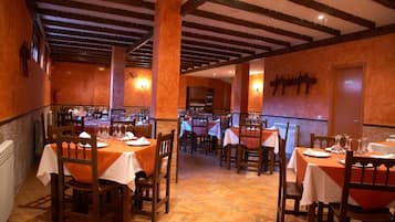 Pequeno-almoço preparado no momento diário (5 EUR por pessoa)