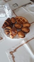 Café da manhã com pratos da culinária local grátis todos os dias