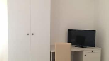 Quarto Quádruplo, casa de banho privativa (Melograno) | 1 quarto, roupa de alta qualidade, minibar, secretária
