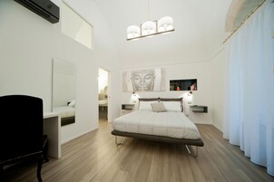 Quarto Duplo | 1 quarto, camas de colchão viscoelástico, minibar, secretária 